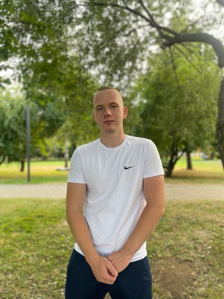 Ilya Smut – Medium