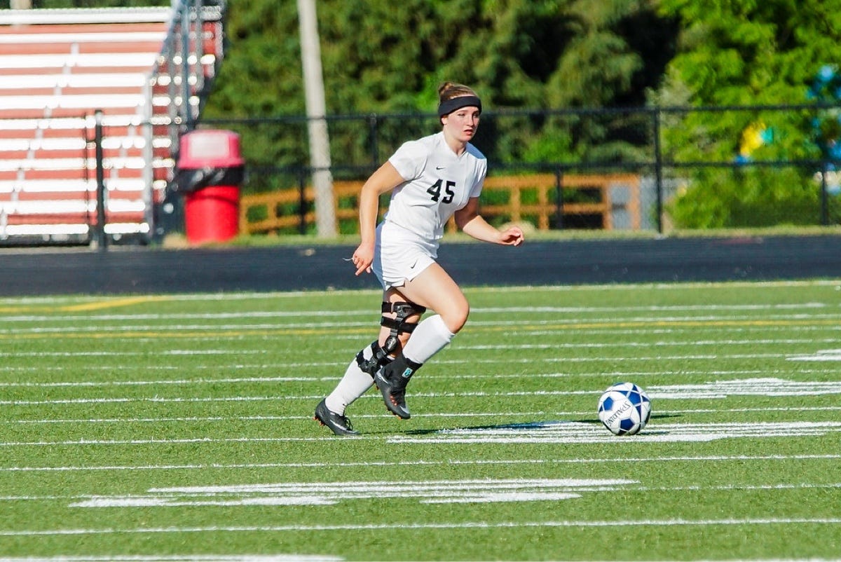 Janaya Battles – Medium