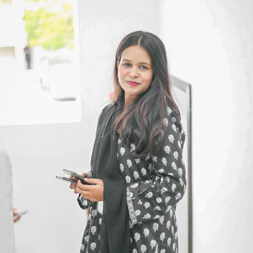 Sidra Minhaj – Medium