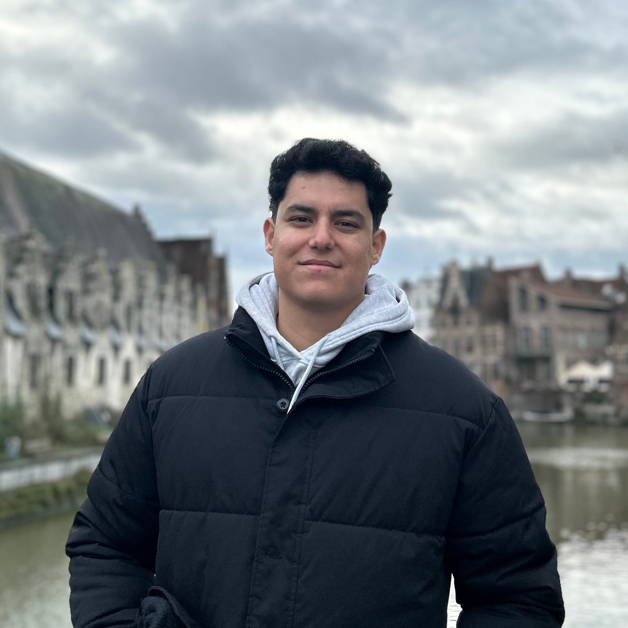 Alejandro Oliva – Medium