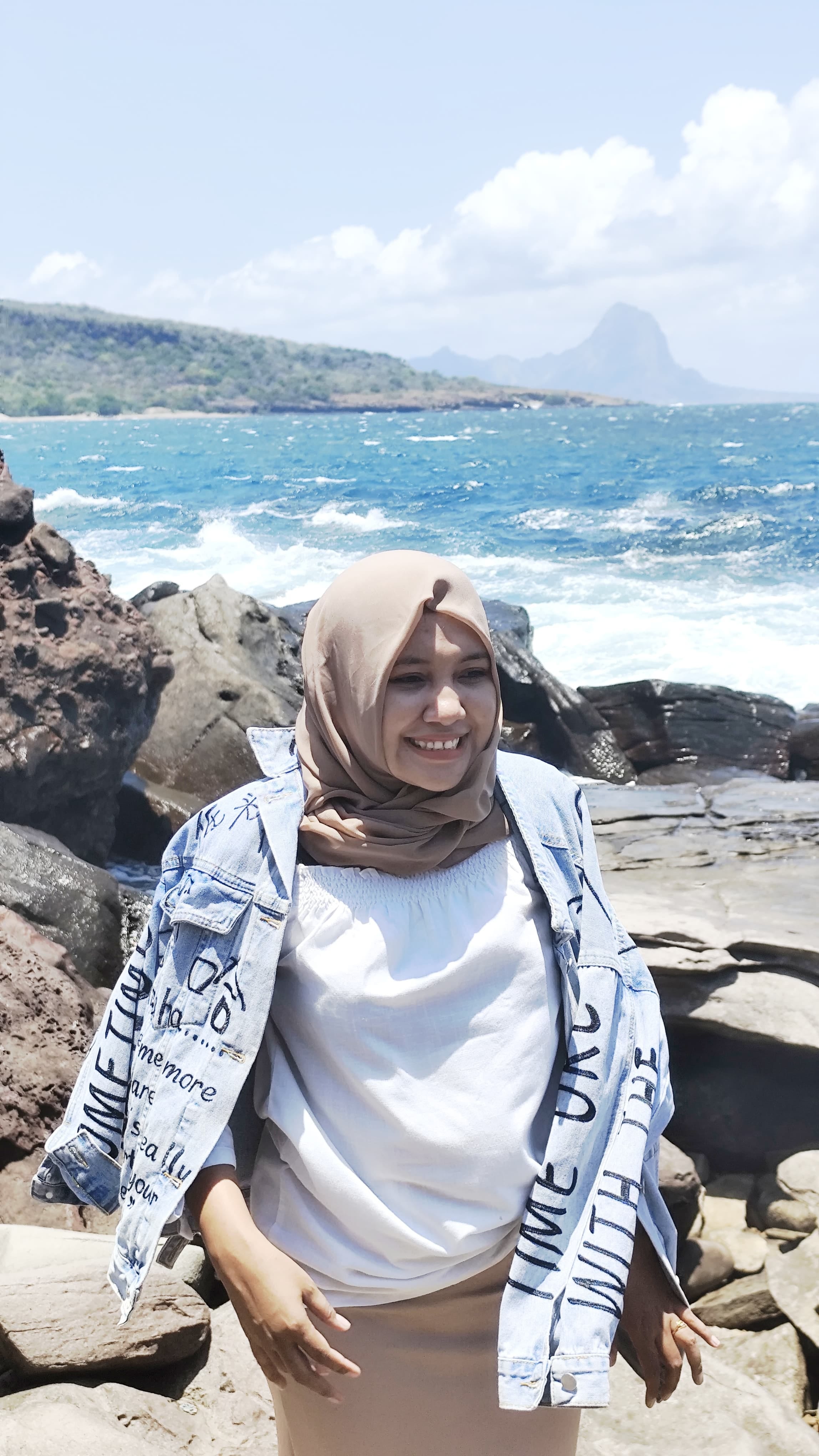 Riny Sari – Medium