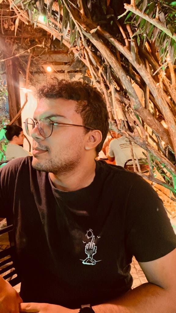 Victhor Hugo – Medium