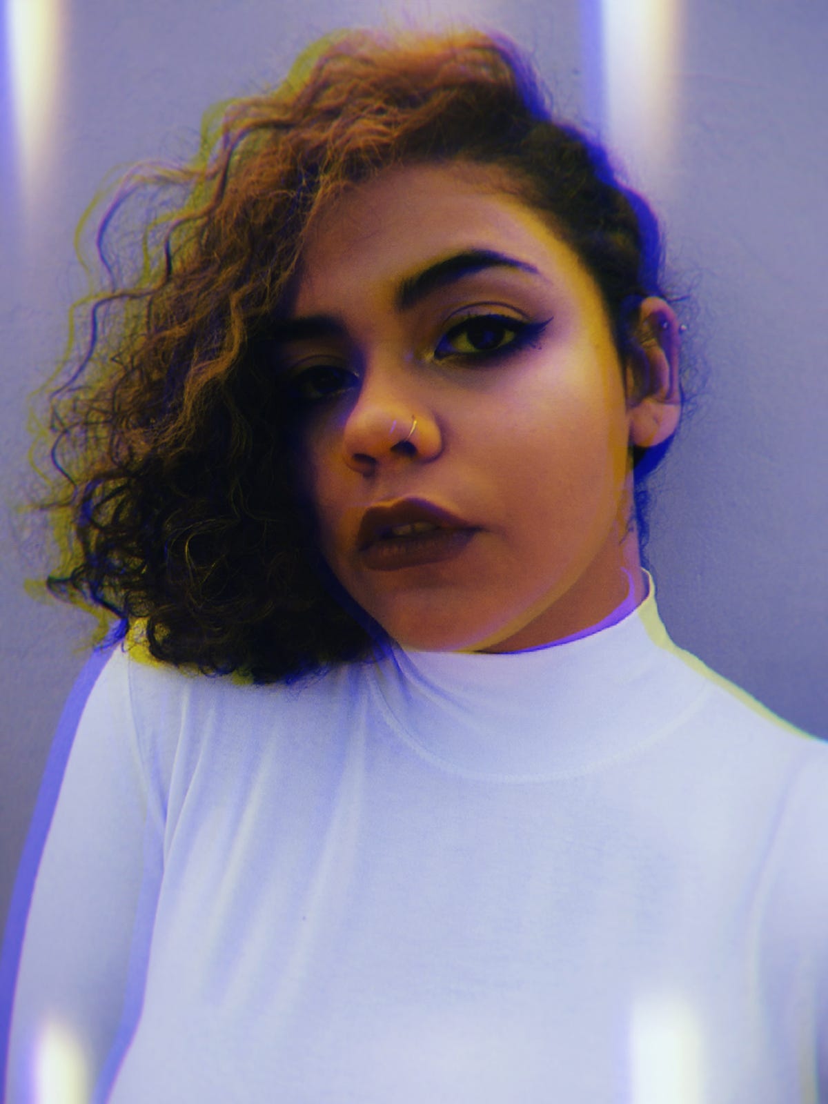 Ester Caroline – Medium