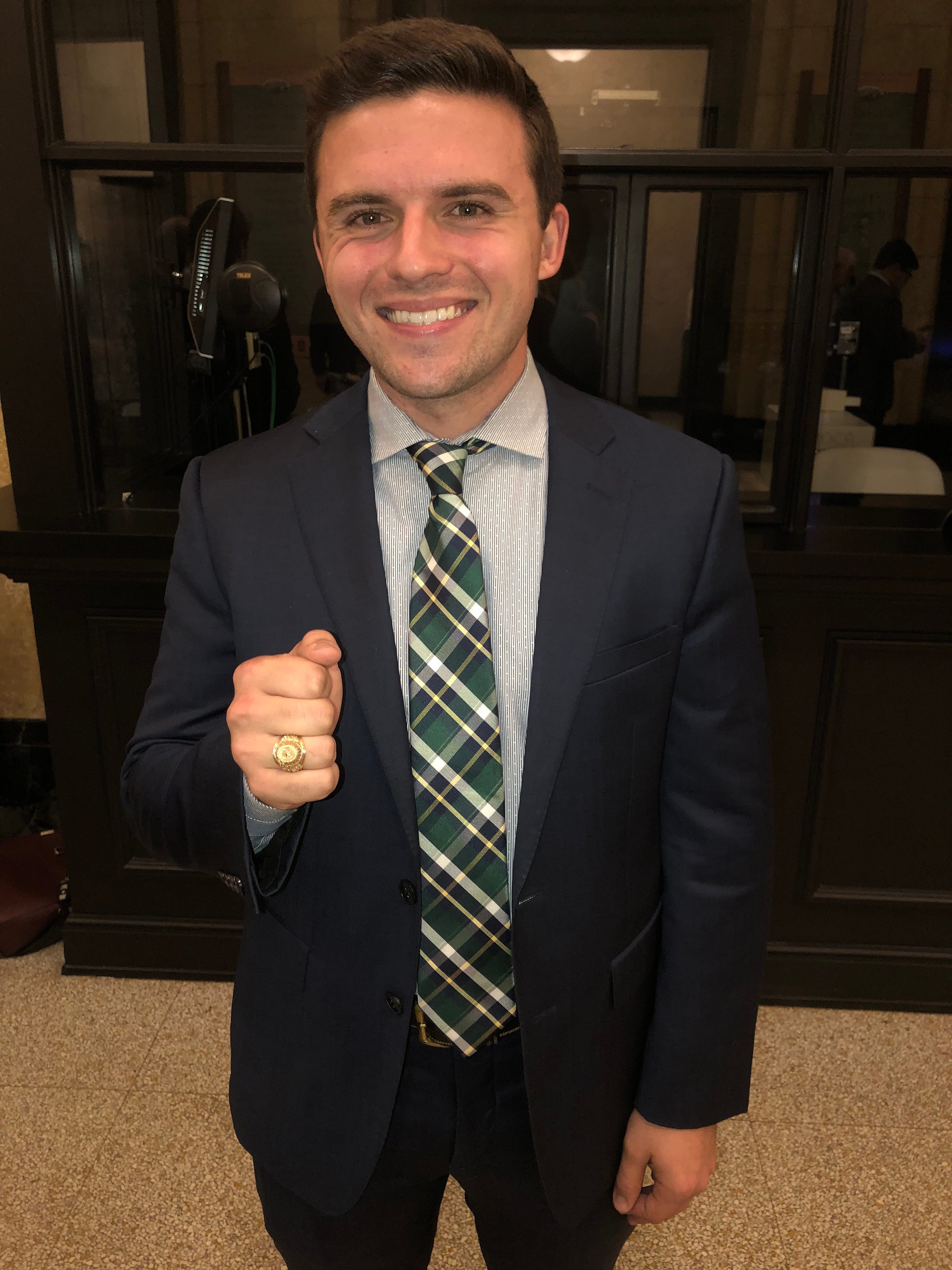 Peter Mungiguerra – Medium