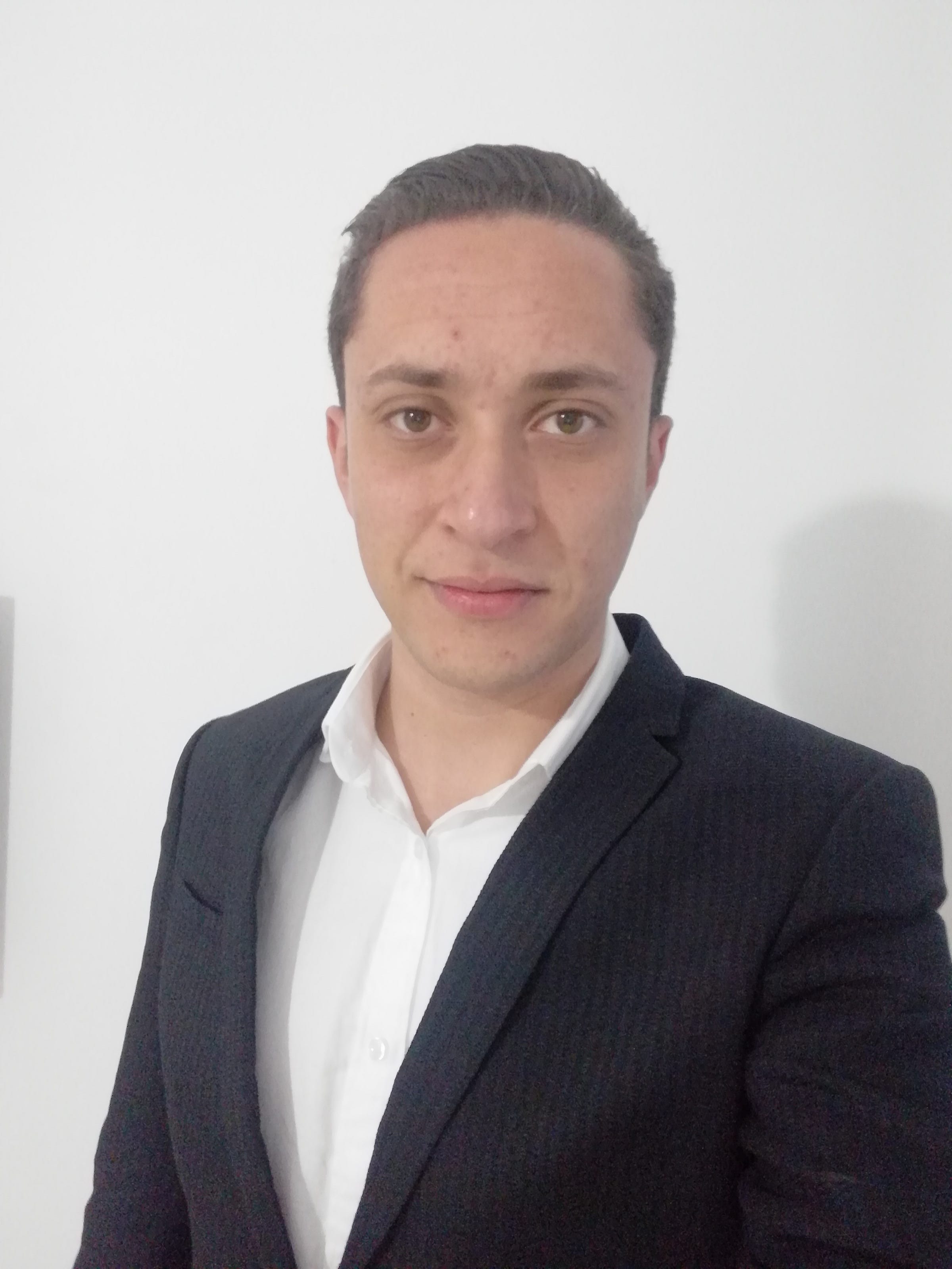 Hichem Debbech – Medium