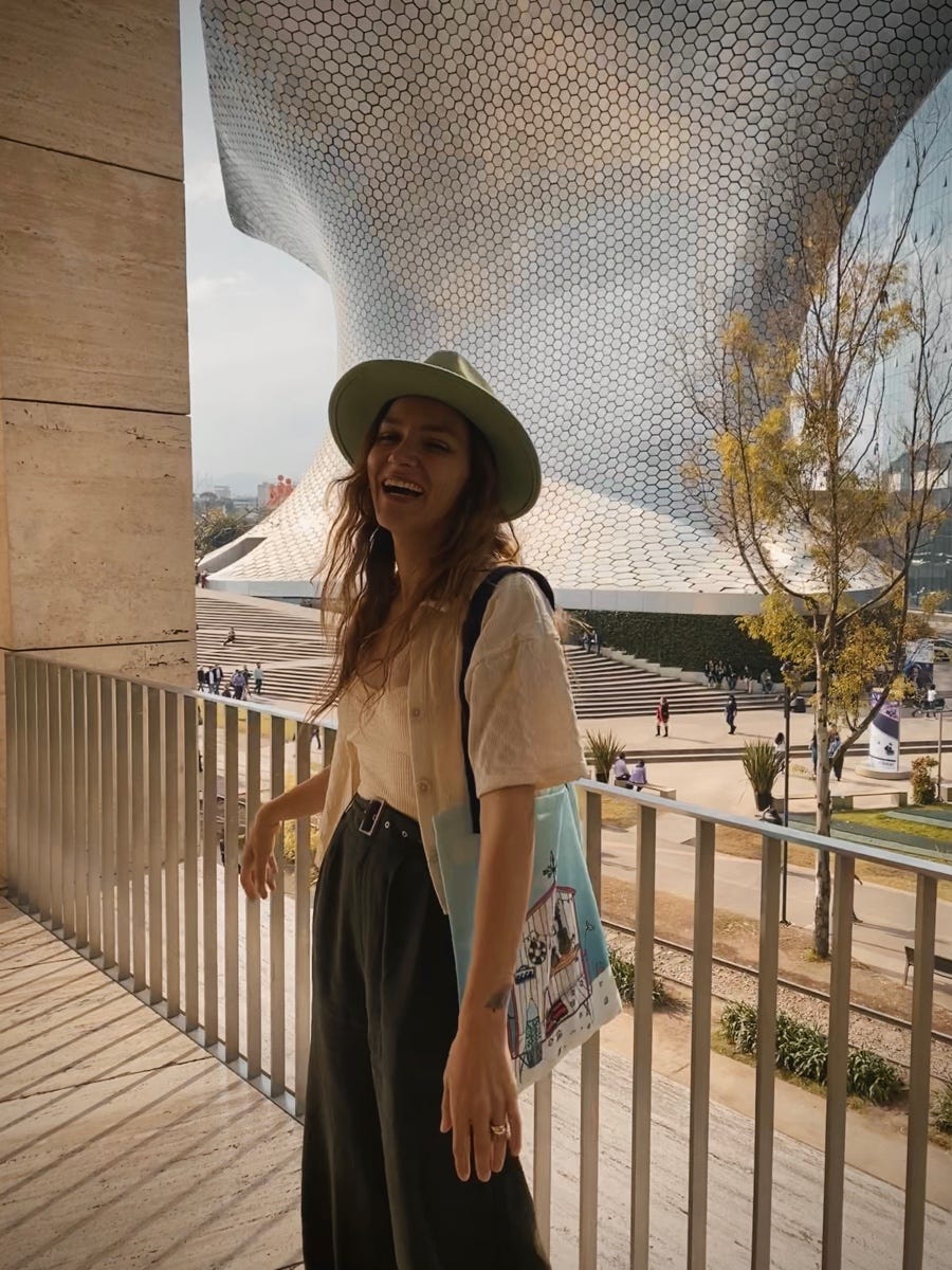 Sara Toro – Medium