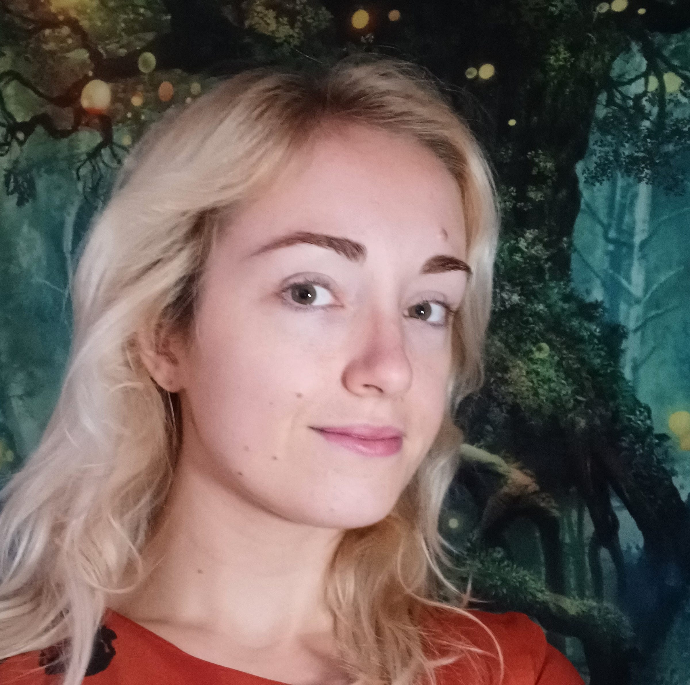 Sarah Hardcastle – Medium