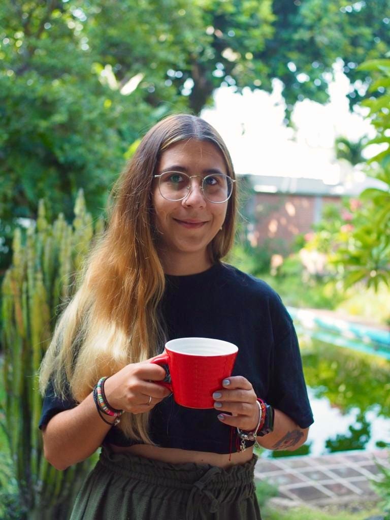 Ana Velarde – Medium