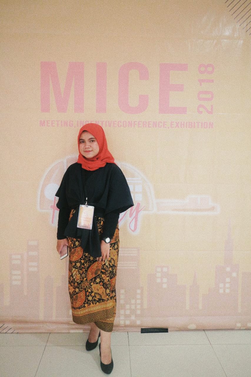 Revi Putri Anggraini – Medium