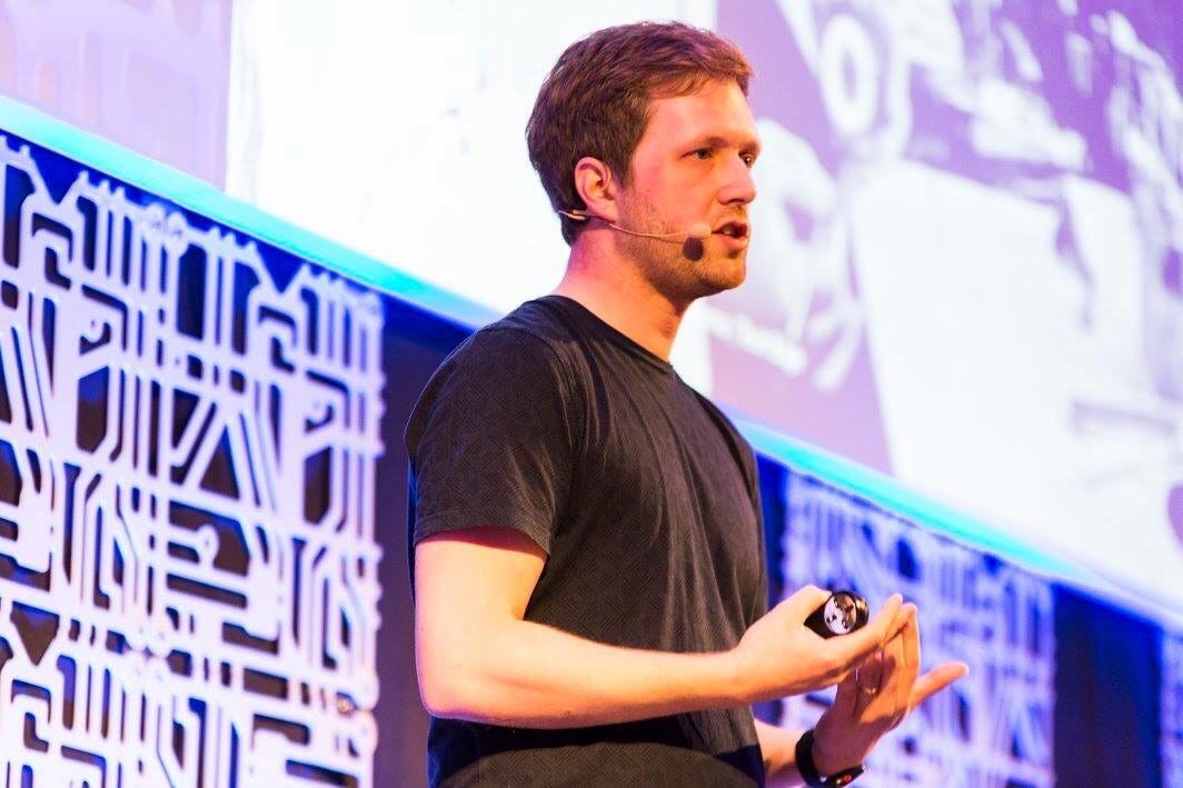 Ian Thomas – Medium