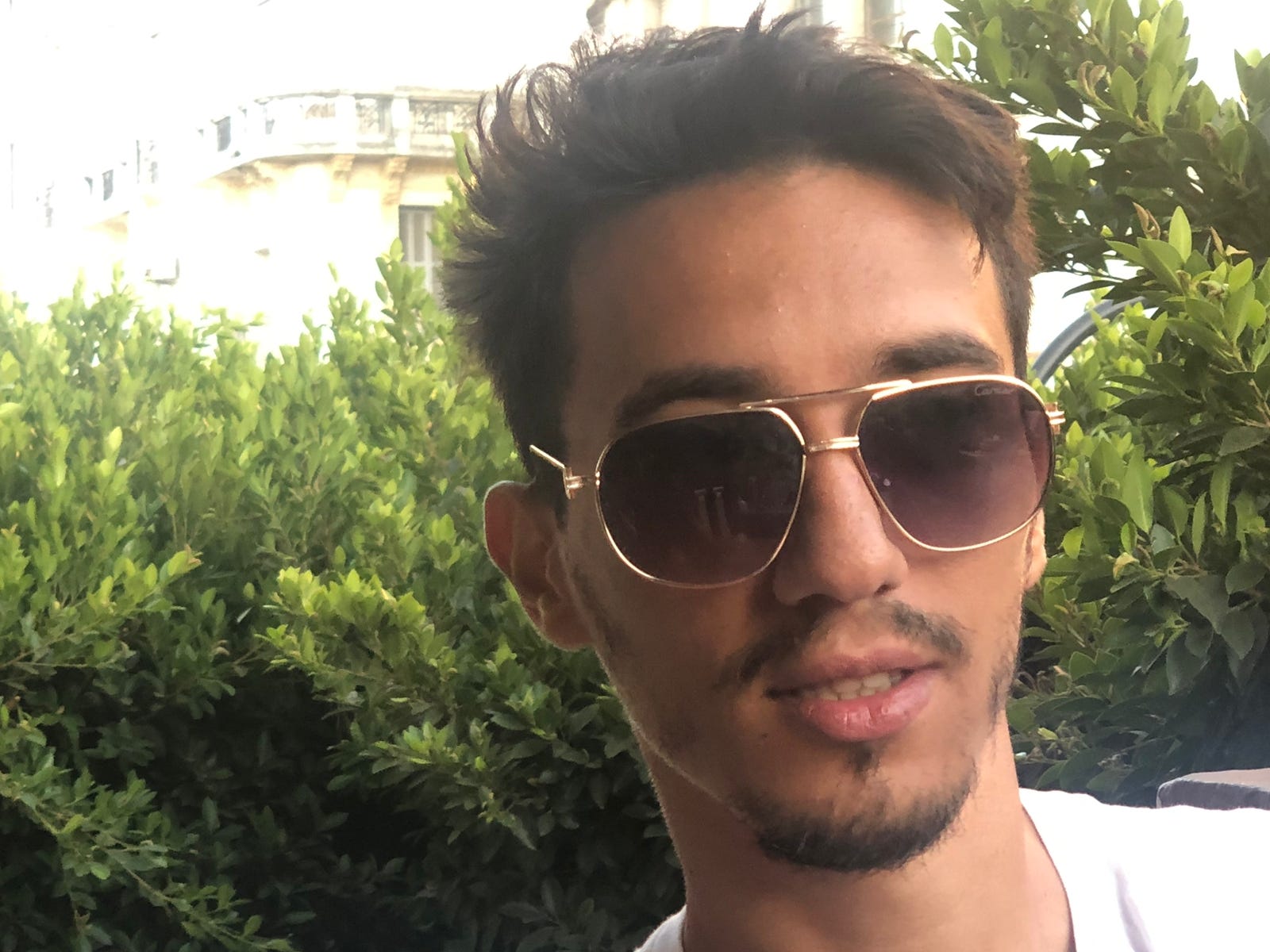 Anas Benzo Mizhar – Medium