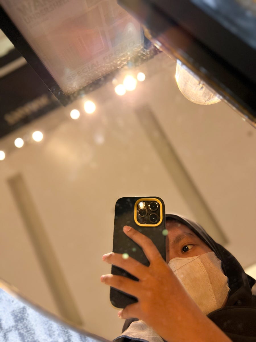 Ellya Marcelina – Medium