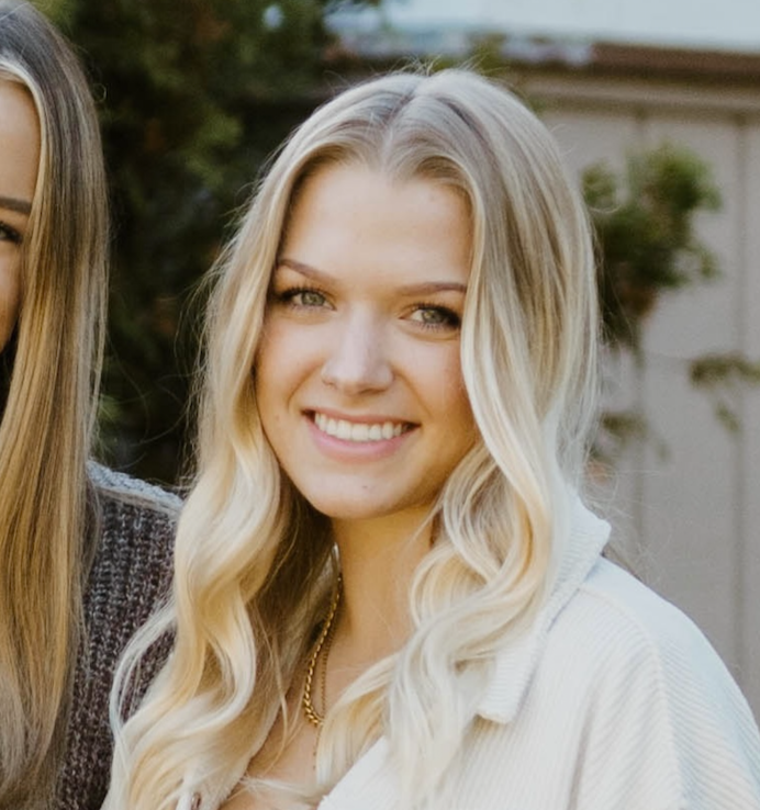 Molly Illetschko – Medium