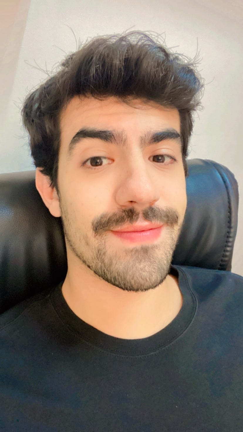 Alexandre V Iunes Elias – Medium