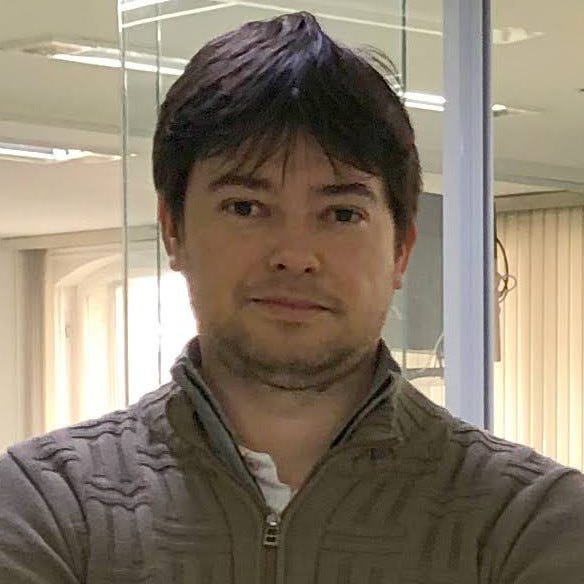 Robert Gil – Medium