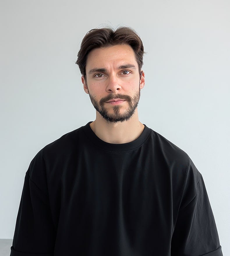 Dee – Medium