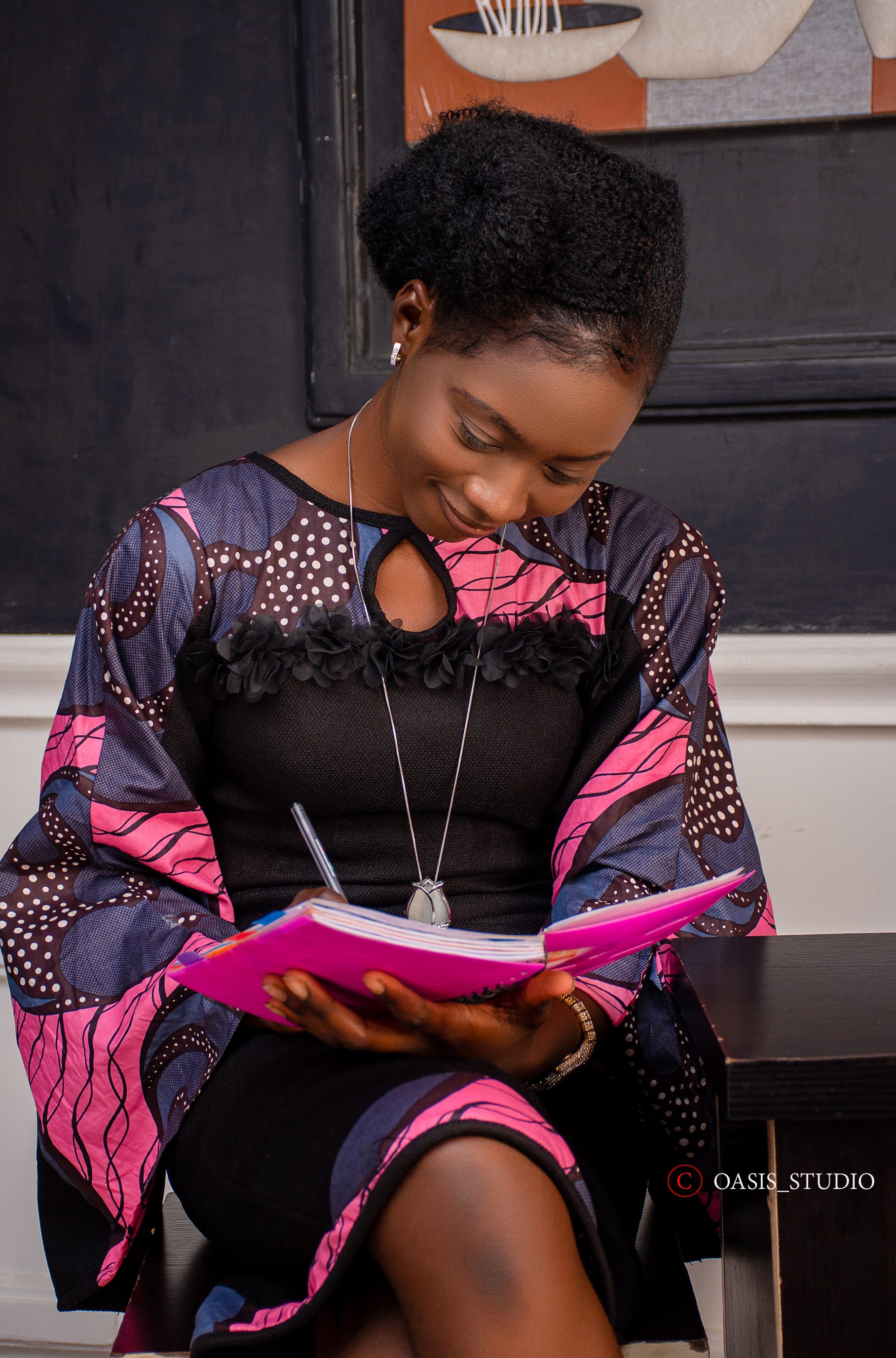 Seyi Bolaji – Medium
