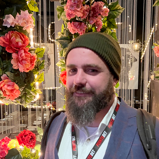 Khan Thompson – Medium