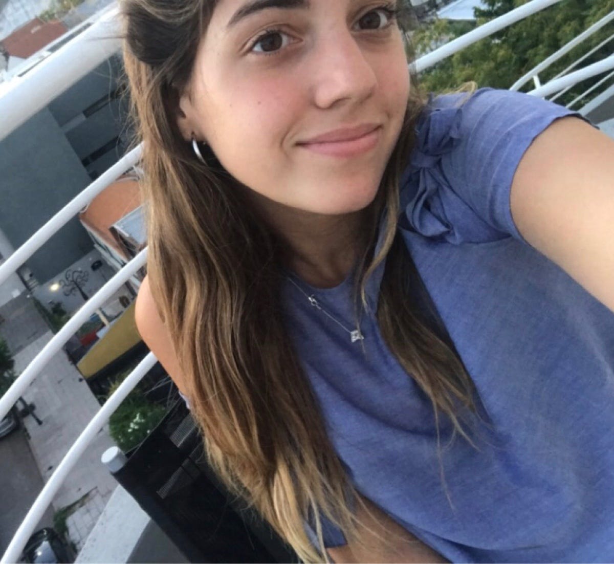 Abril Canitrot – Medium