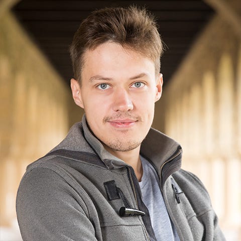 Roman Anin – Medium