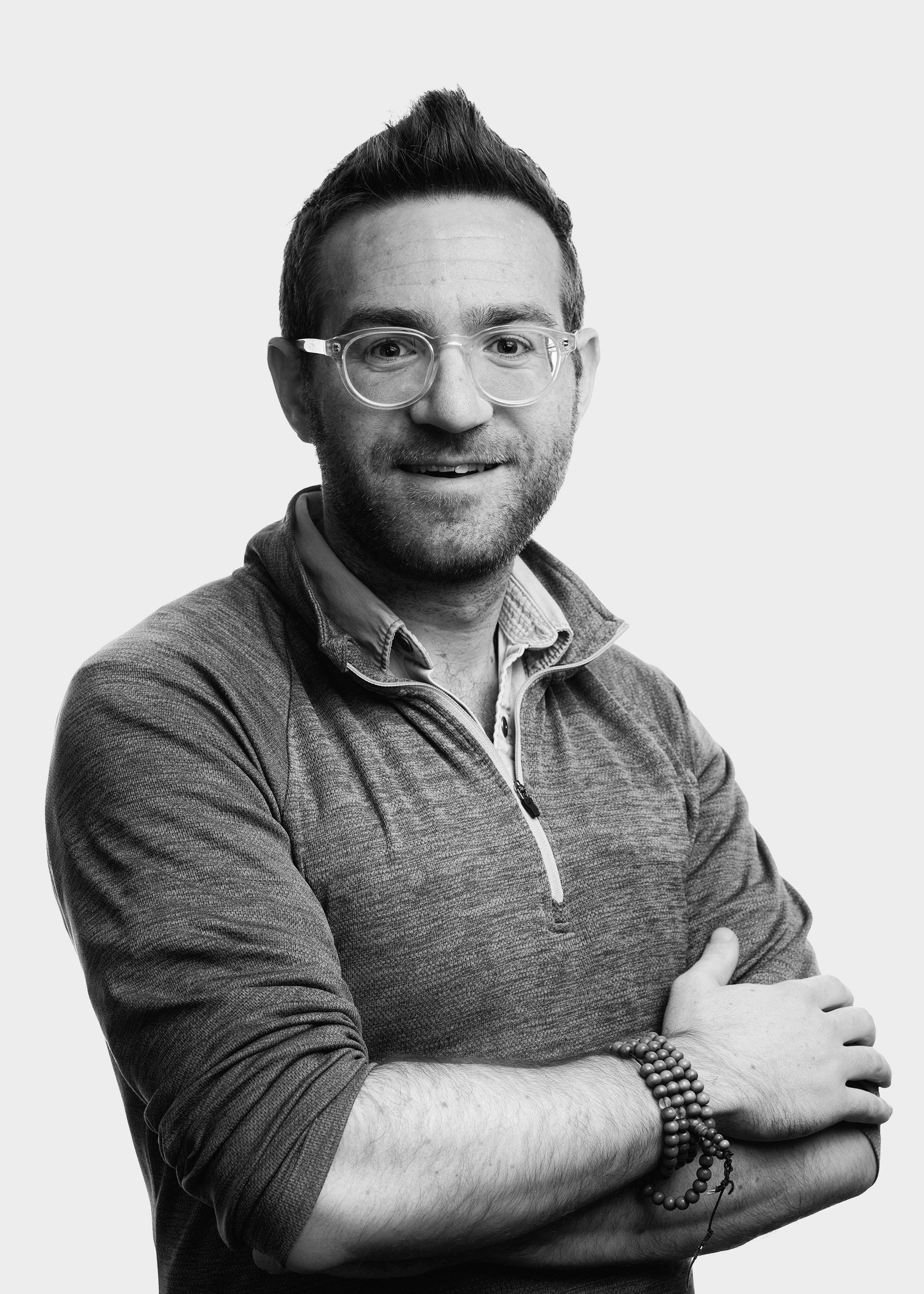 Raphael Sisa – Medium