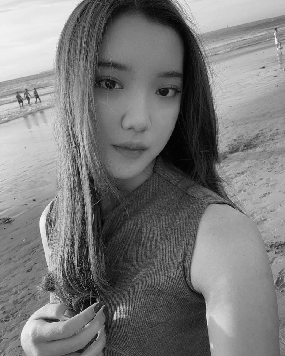 Najwaa Sha – Medium