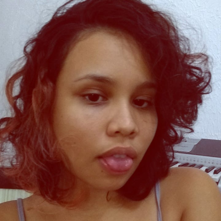 Alice Almeida – Medium