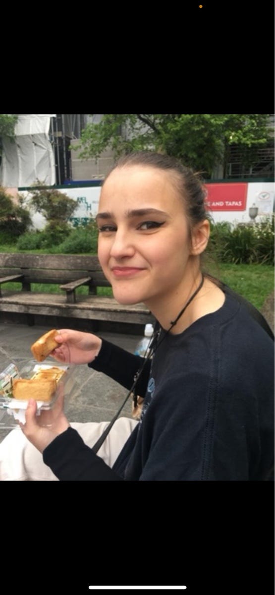 Luciahoyle – Medium