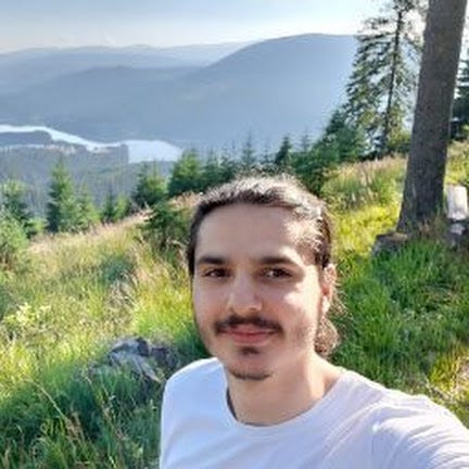 Robert Jinga – Medium