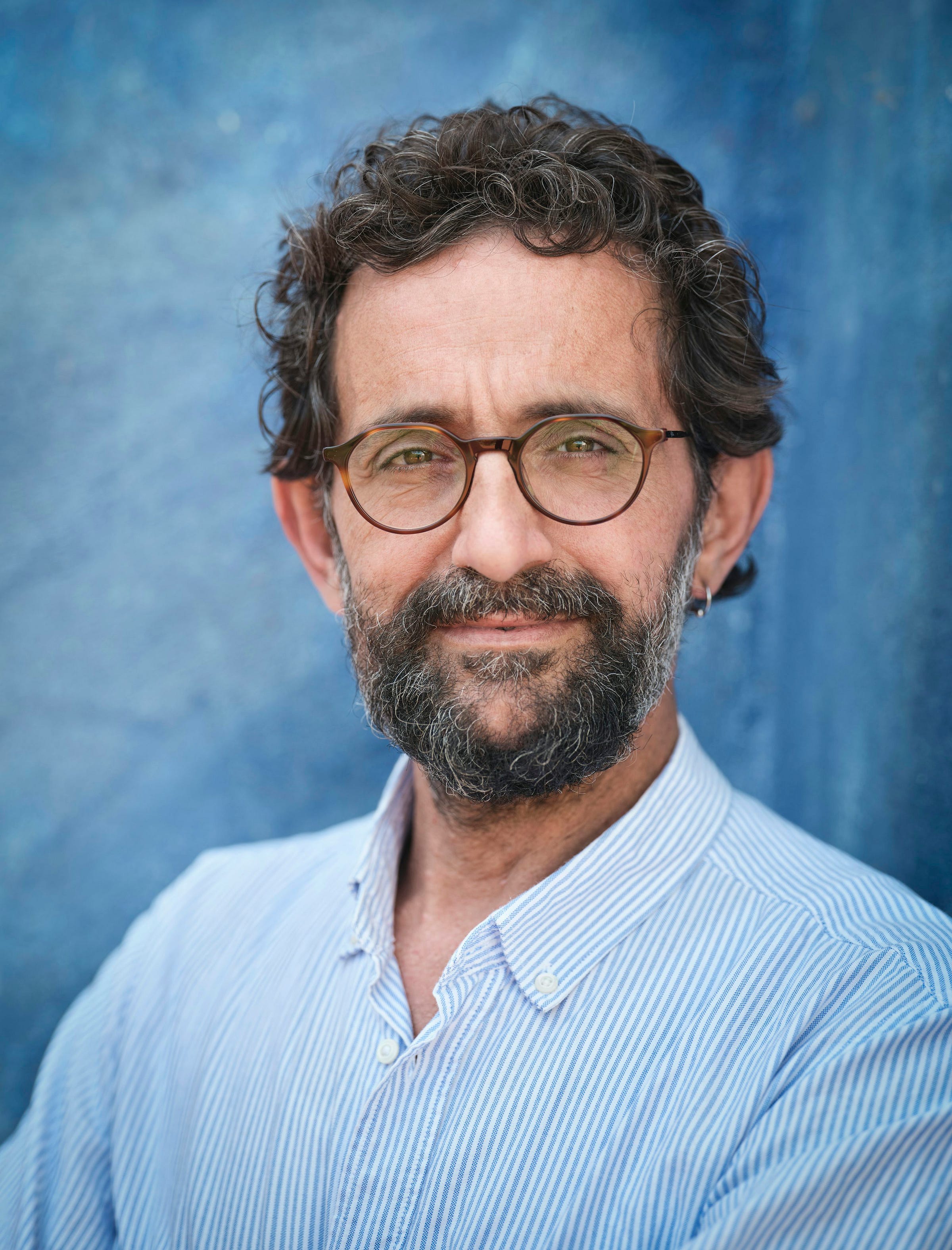 Leo Hart – Medium