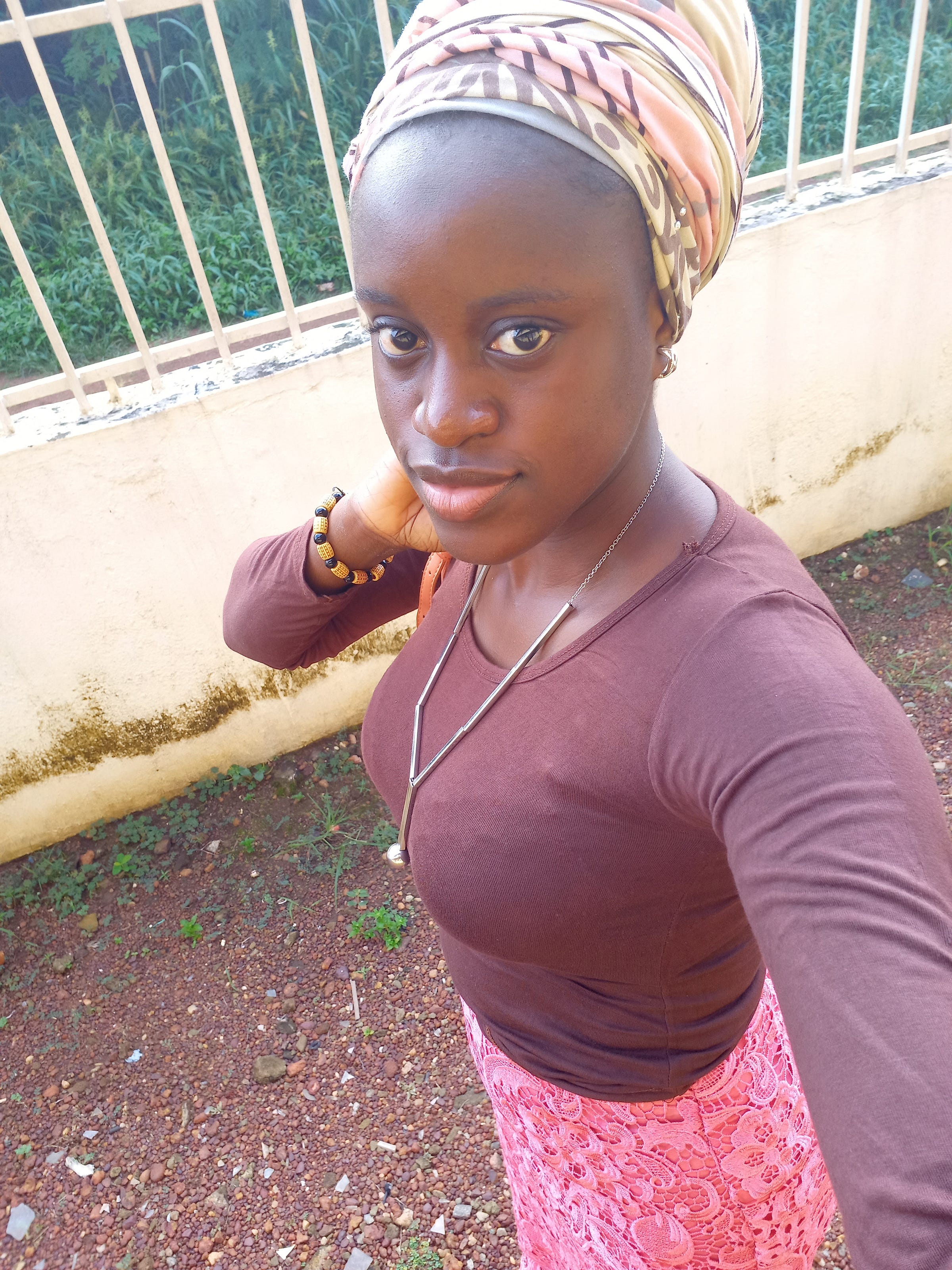Alayo Sekinat – Medium