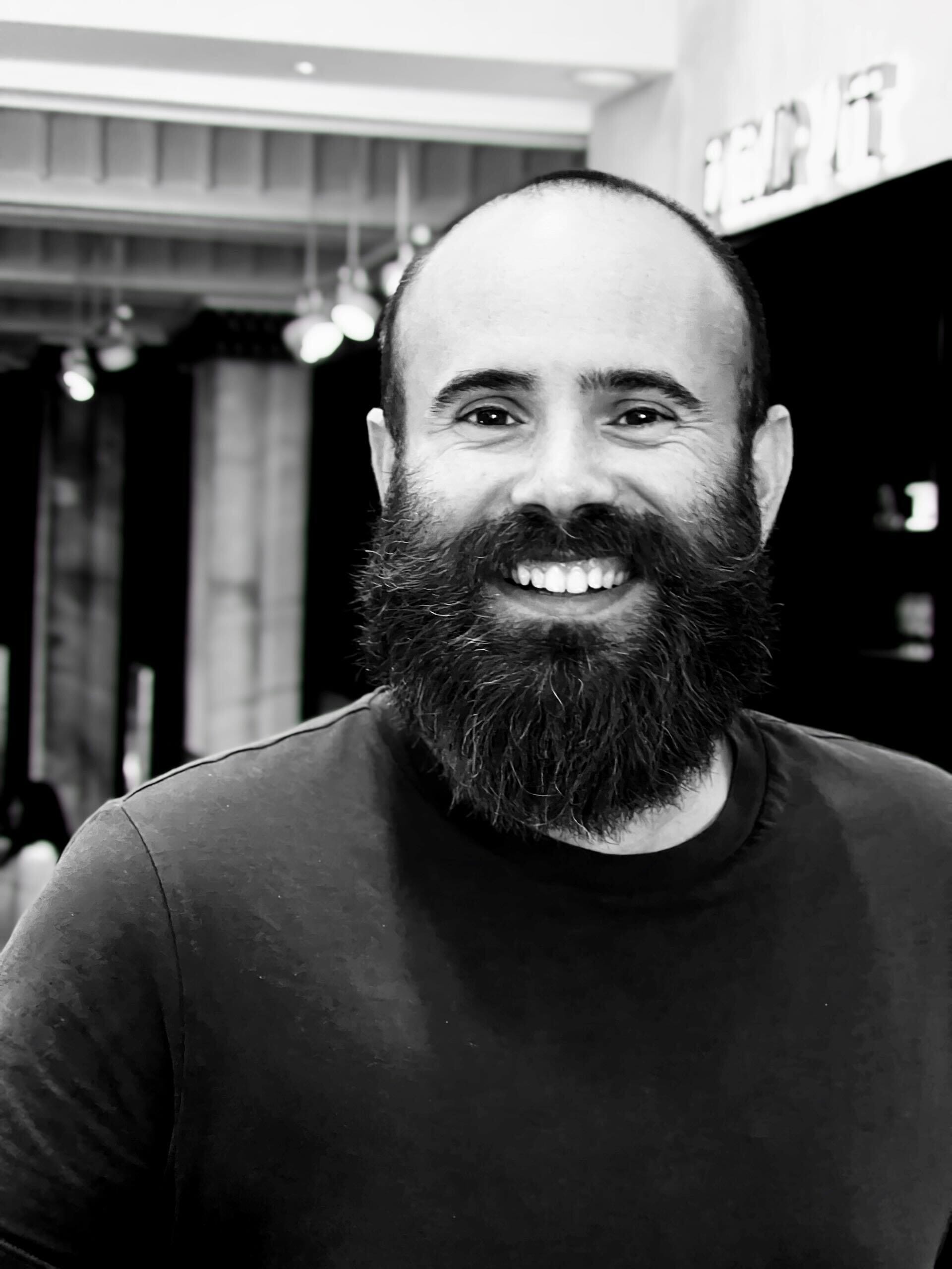 Christian Siles – Medium