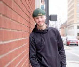 Alex Strong – Medium