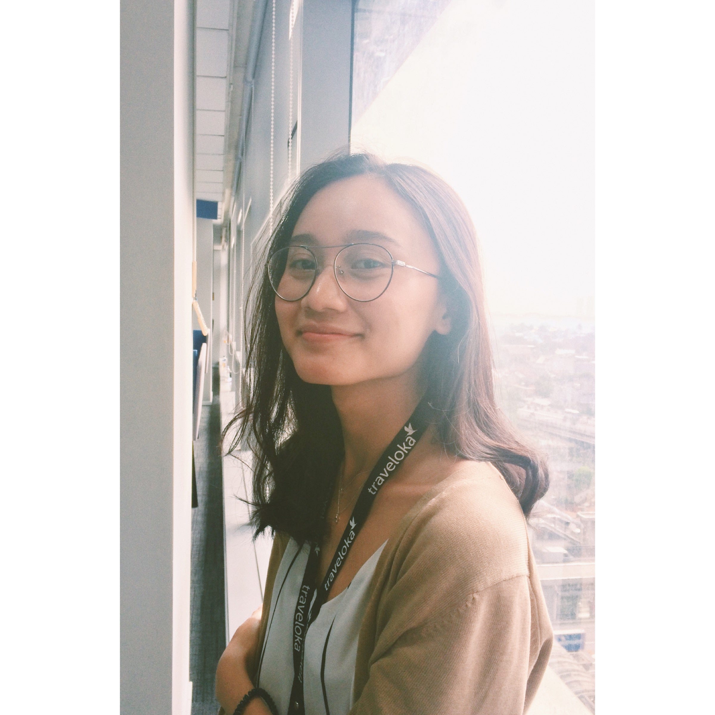 Elis Prastiwi – Medium