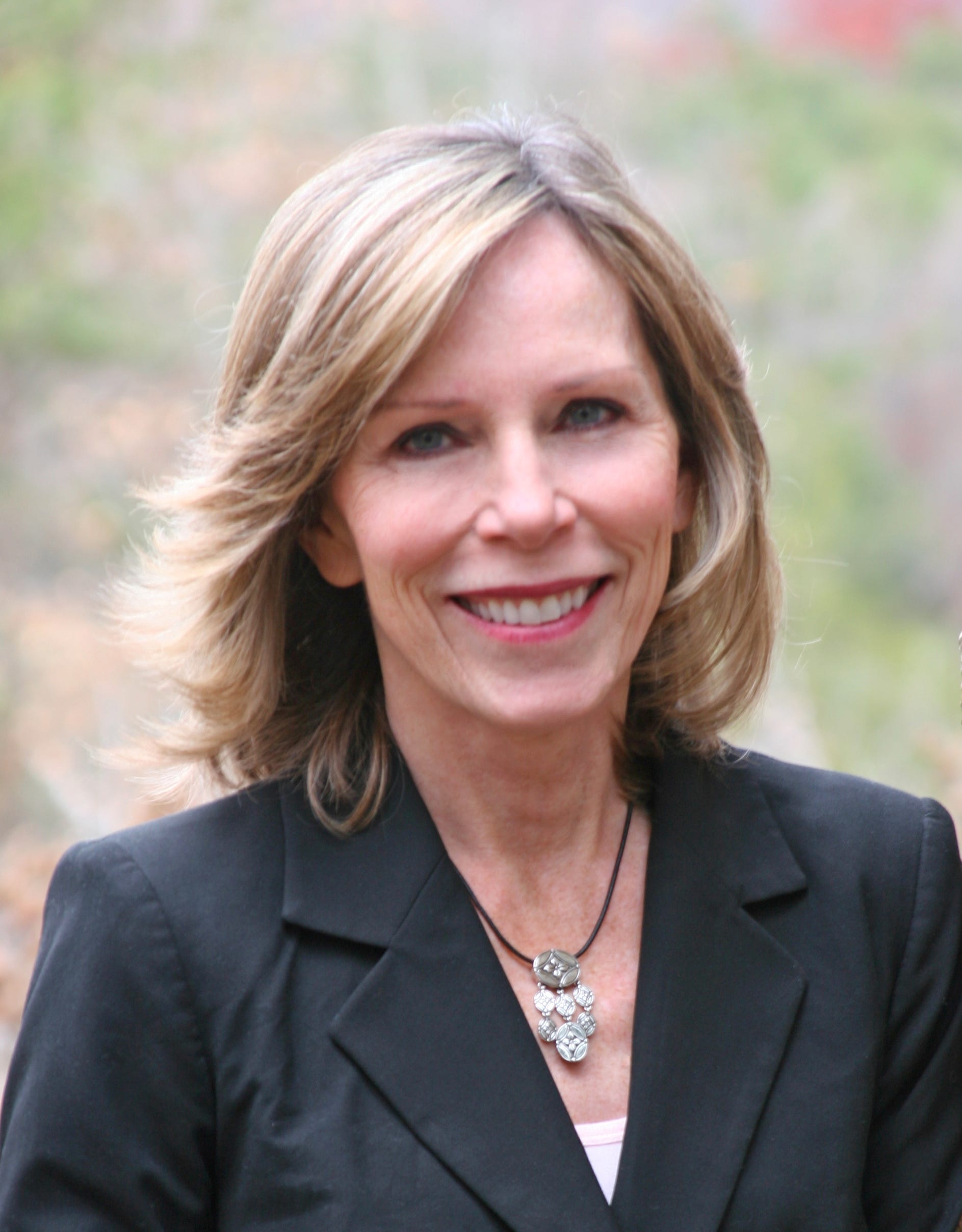 Laura Oliver – Medium