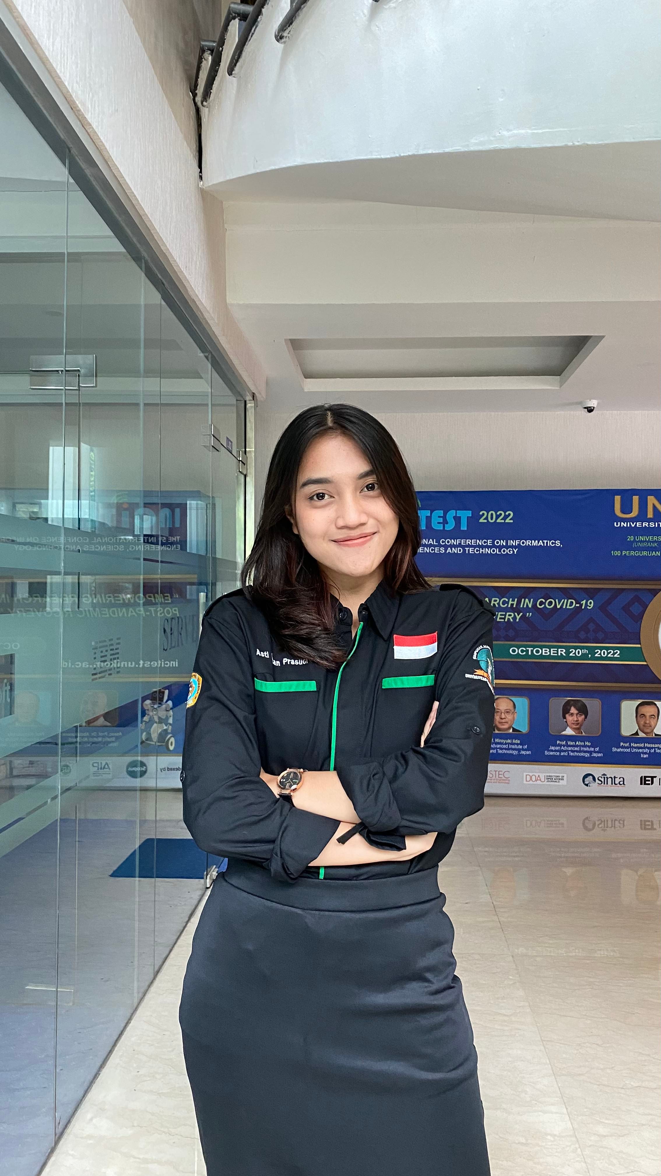 Asti Intan Prasuci – Medium