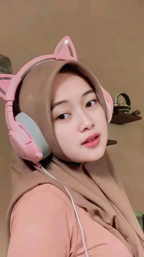 Karlinahshofiatulfrisca – Medium