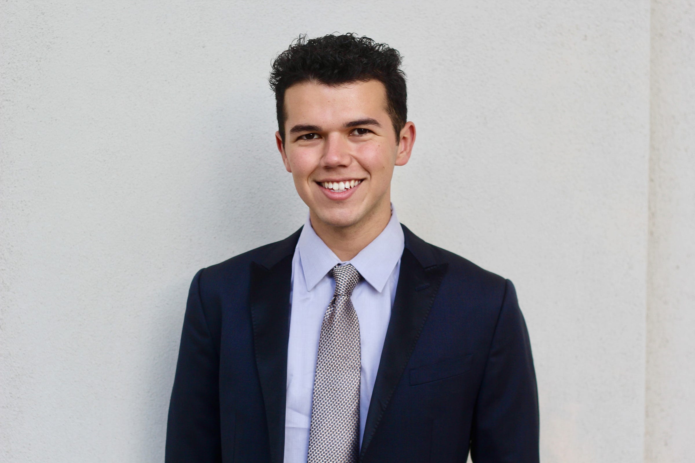Alexander Araujo – Medium