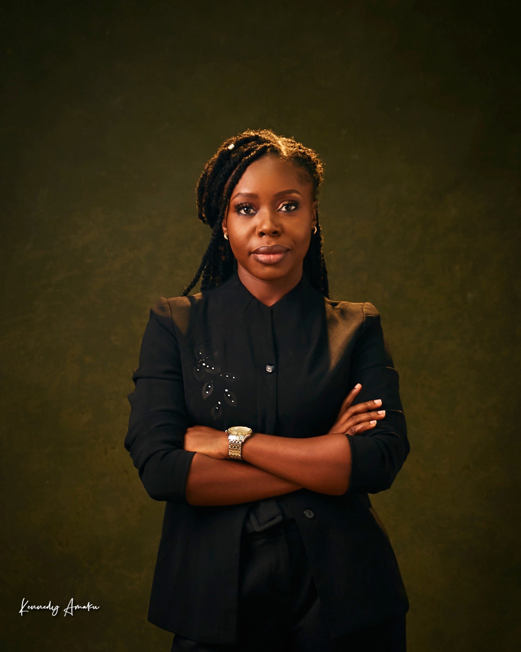 Veno E. Omueda – Medium