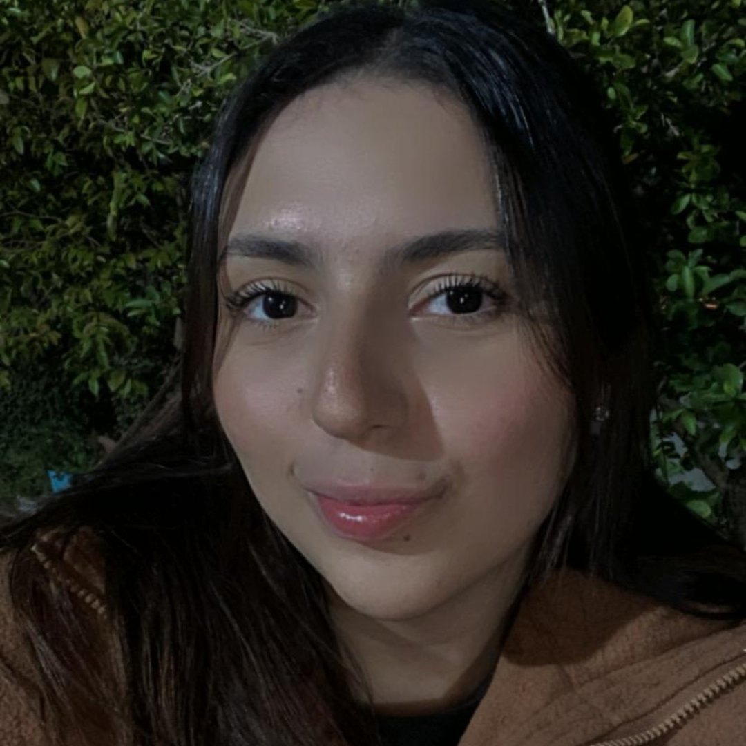 Gabriela Dias – Medium