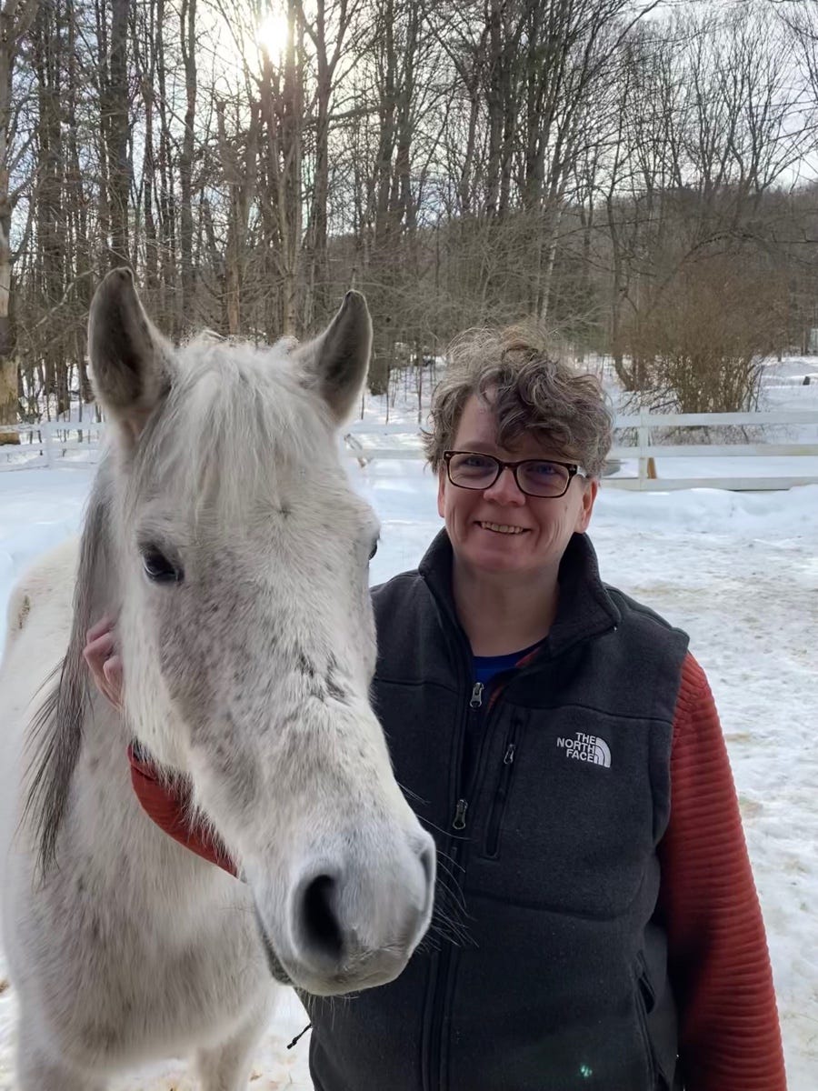 Ang Tucker – Medium