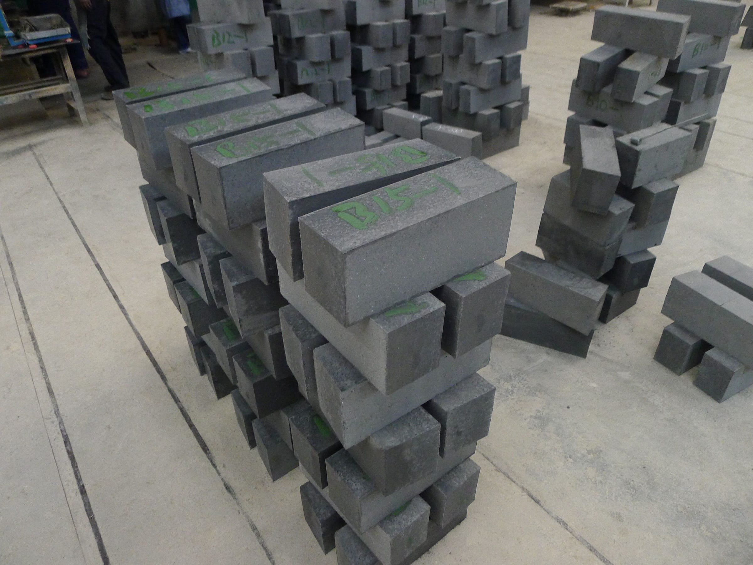 Carbon Bricks Manufacturers – Medium