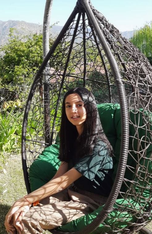 Aishani Chauhan – Medium