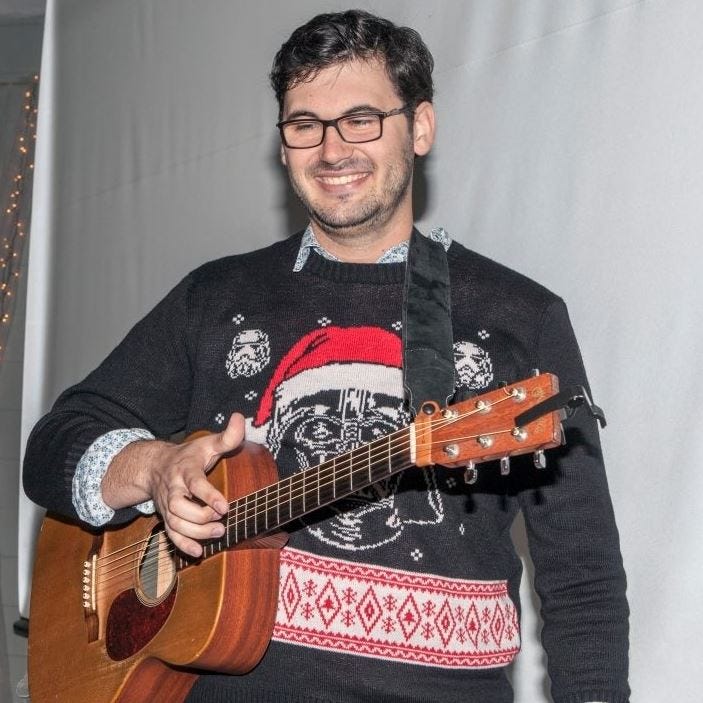 Alex Tongue – Medium