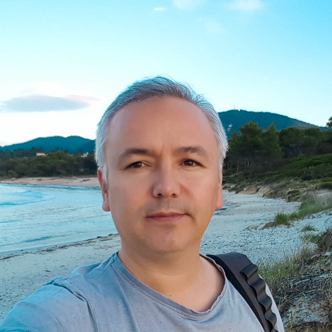 Mesut Tomruk – Medium
