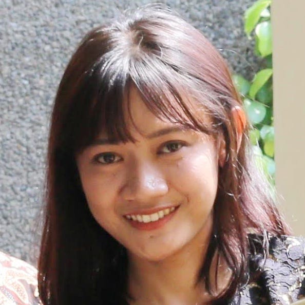 Almira Nad – Medium