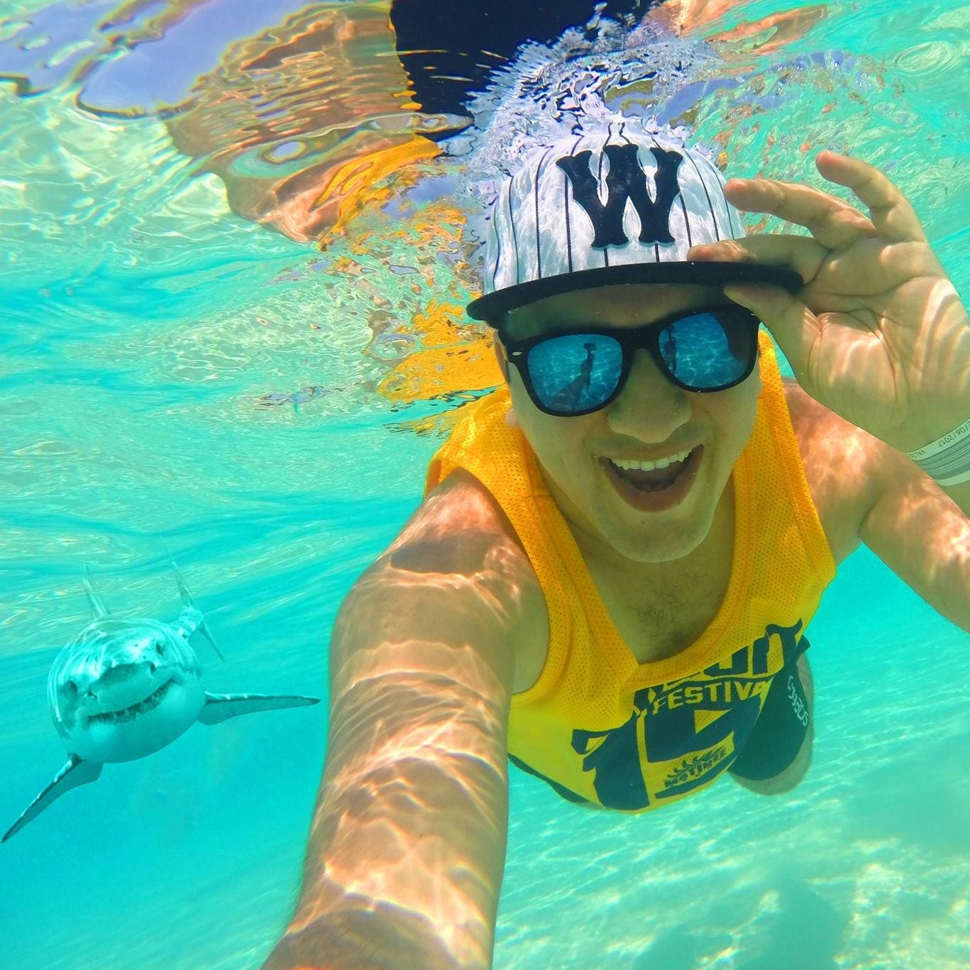 Afshin Vlogs – Medium