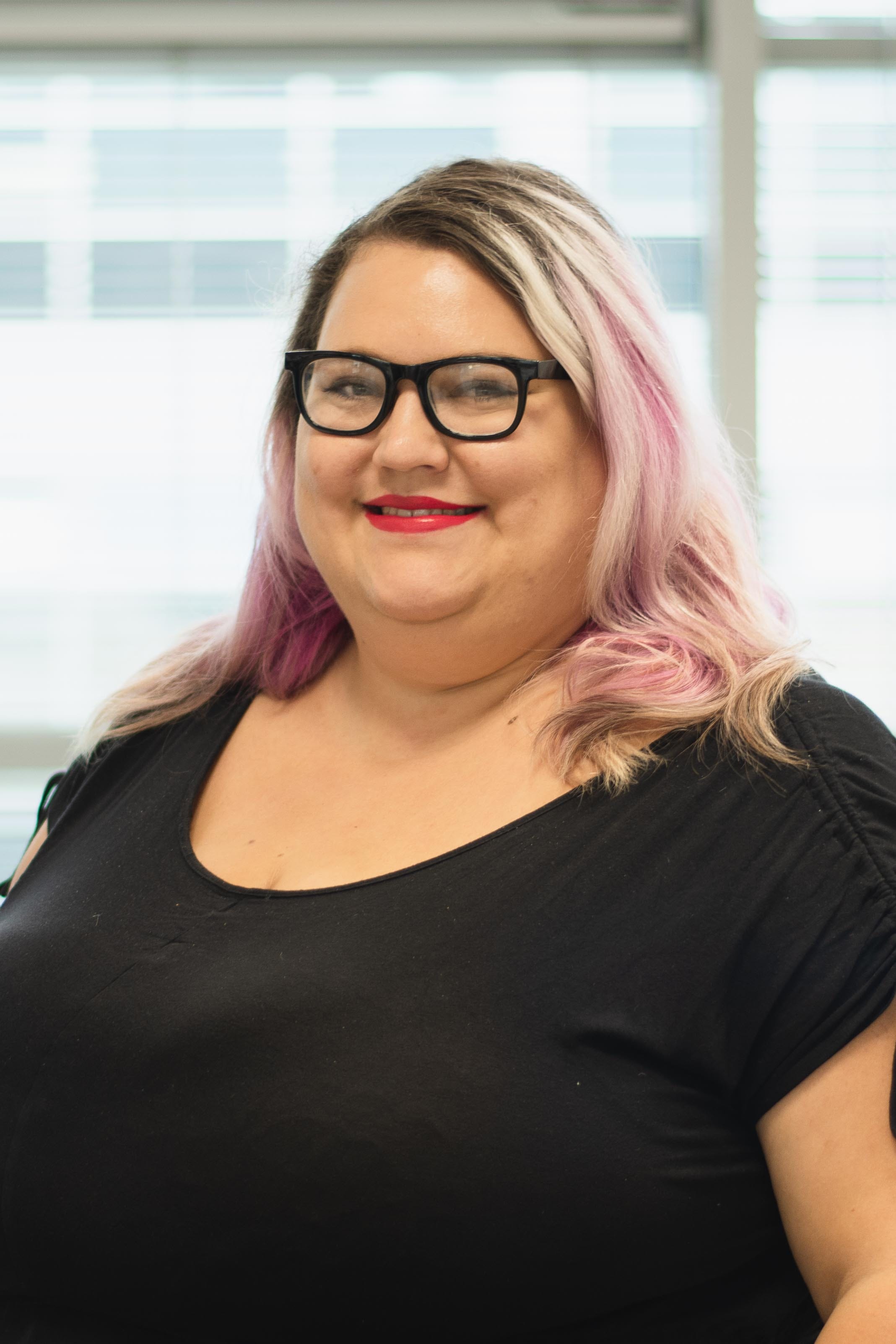 Eva Tichá – Medium