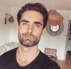 Aron Martinez – Medium