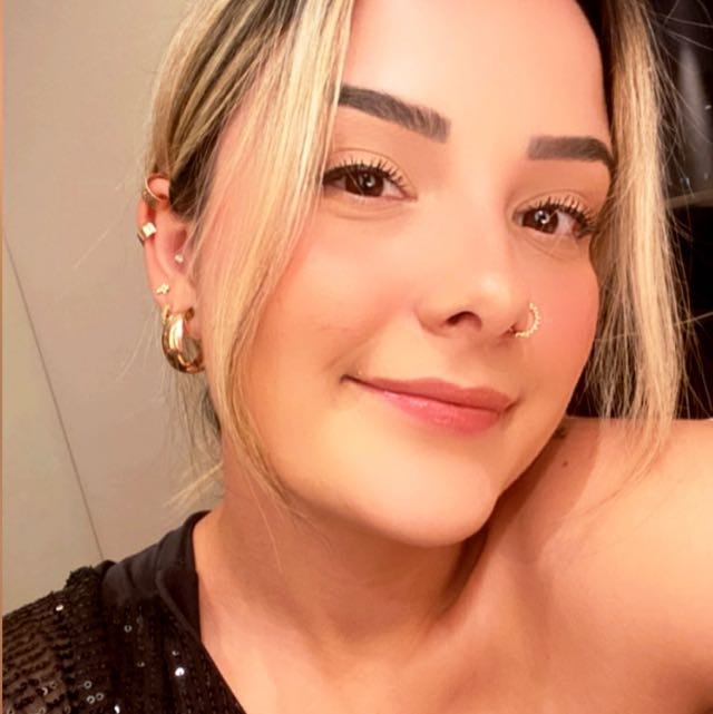 Stephany Costa – Medium
